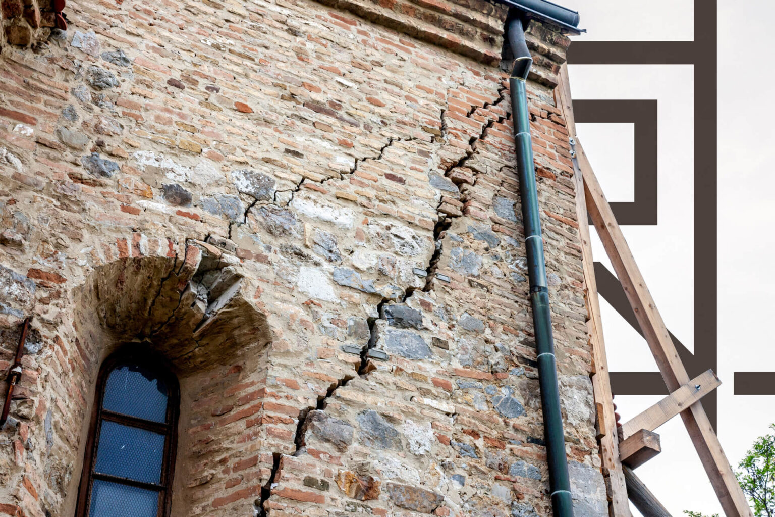 5 Warning Signs of Foundation Issues | Renovated
